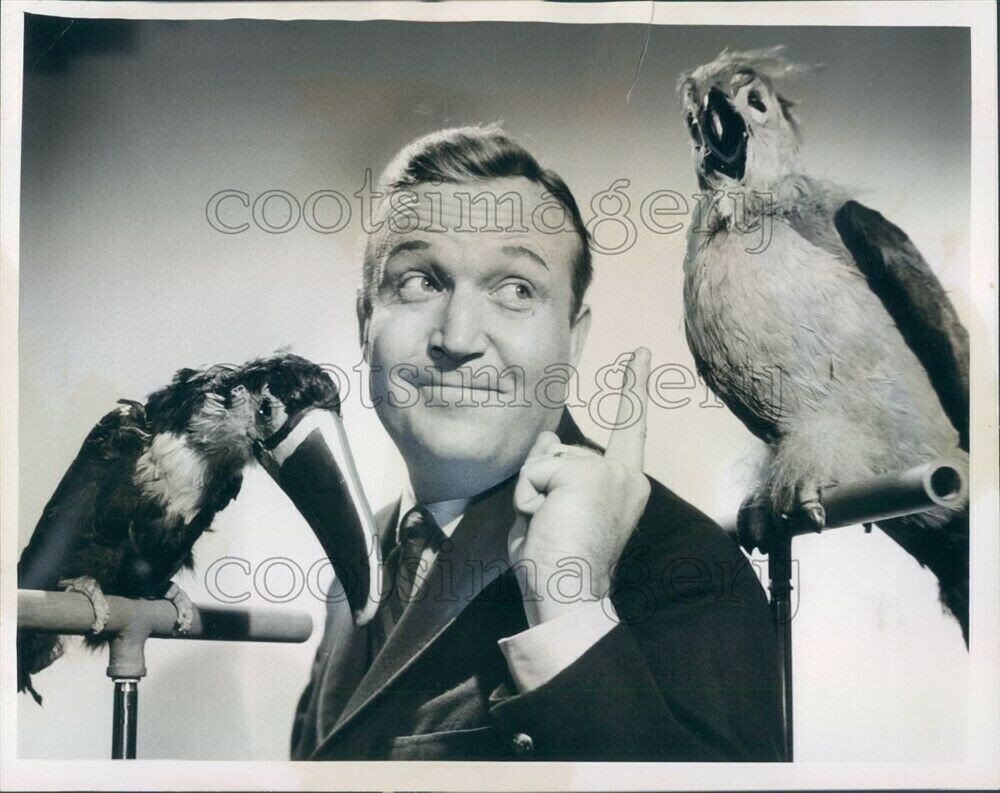 1959 Press Photo Jimmy Blaine Jose Toucan Rhubarb Parrot Ruff & Reddy ...