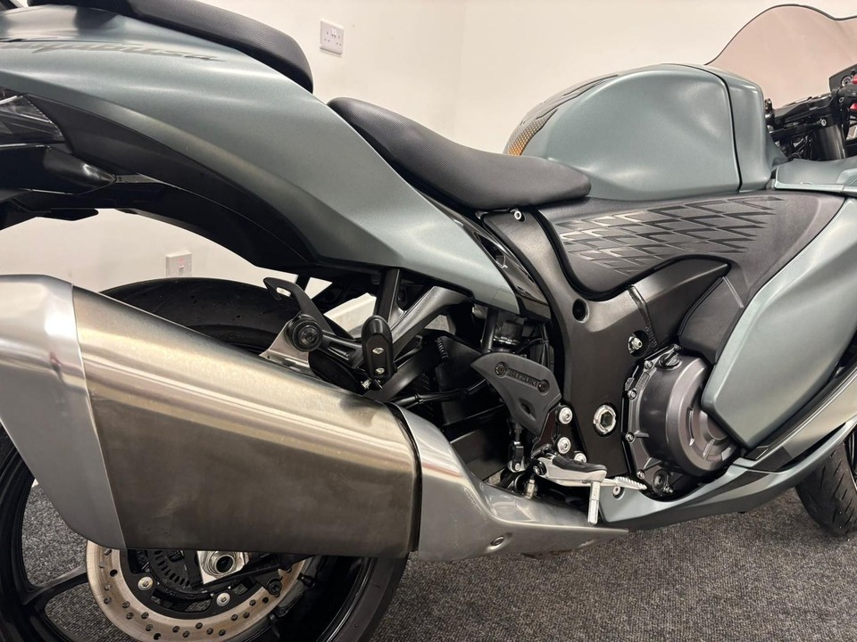 SUZUKI GSX1300 R HAYABUSA ** LONG MOT - LOW MILES - STANDARD EXAMPLE ...
