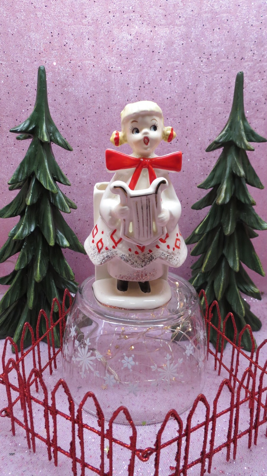 Vtg UCAGCO Christmas Caroler Holding A GOLD HARP BIG RED BOW Trinket ...