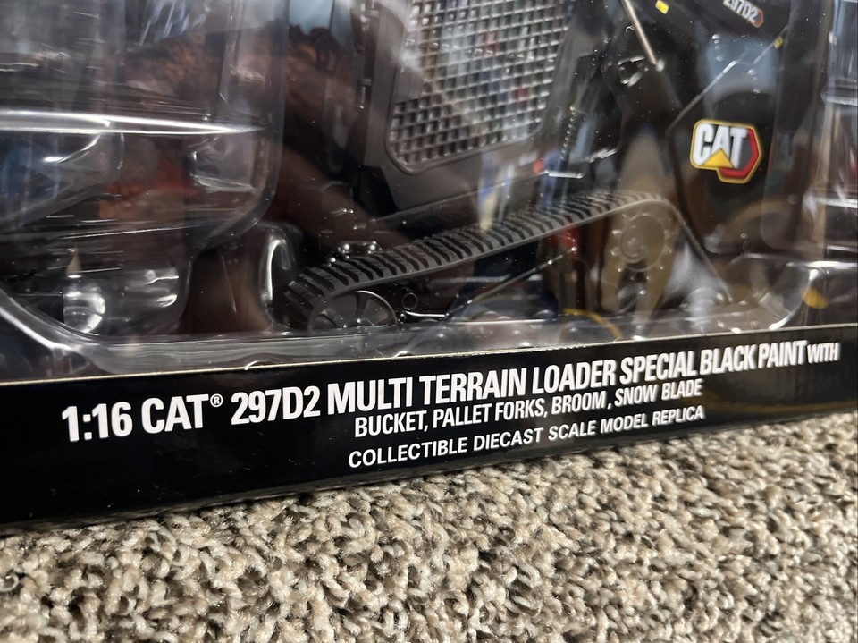 1:16 Diecast Masters CAT 272D2 Multi Terrain Loader W/Forks Broom Snow ...