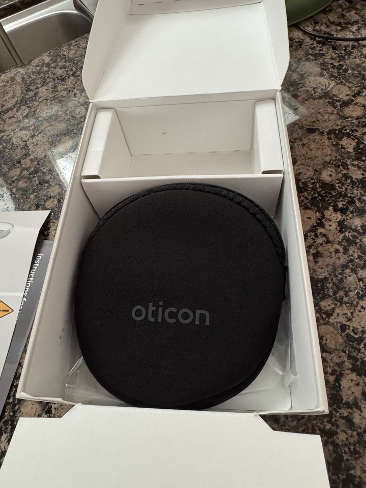 Oticon More 1 Minirite R Hearing Aids w/ Charger & Accessories - Tested ...