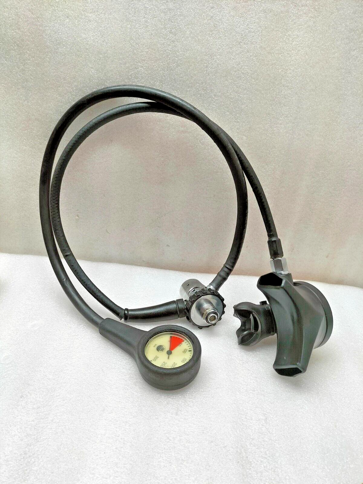 SPIRO AQUA LUNG DIVING REGULATOR WITH UWATEC - SCUBA PRO STANDARD ...
