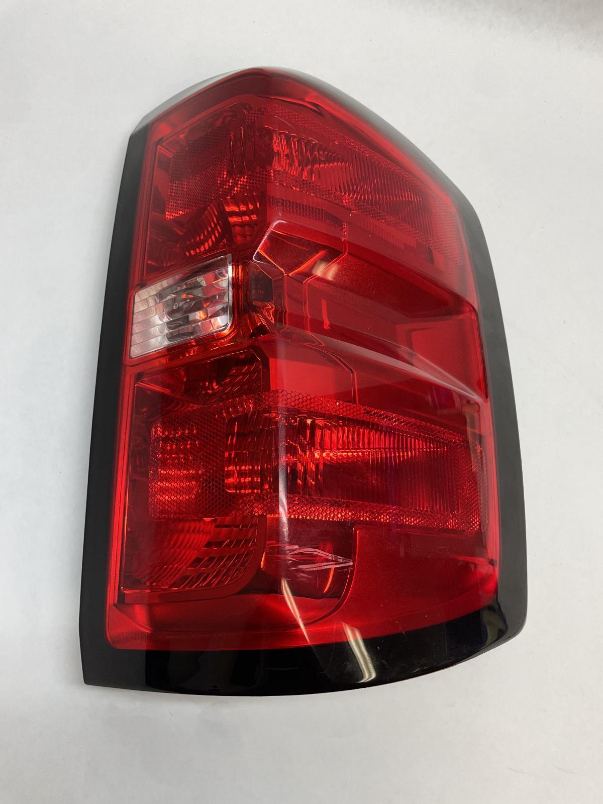 2018 CHEVY SILVERADO 3500 RIGHT PASSENGER SIDE TAILLIGHT R 16 17 19 OEM ...