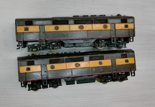 2 HO Scale Vintage VARNEY 1947 F3B Units, 1 powered/1 Dmy, runs no belt ...