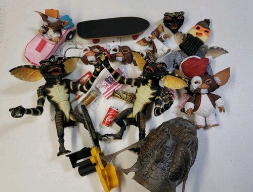 NECA Gremlins Lot Stripe Gizmo Gremlin Pod Many Accessories | eBay