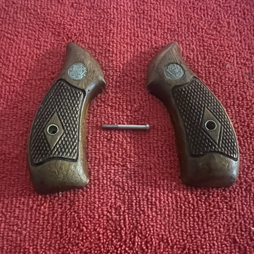 Smith & Wesson Model 36 J Frame .38 Spec Vintage Diamond OEM Wood Grips ...