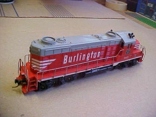 HO Scale Tyco/Mantua GP20/5628 Burlington Powered Diesel Locomotive ...