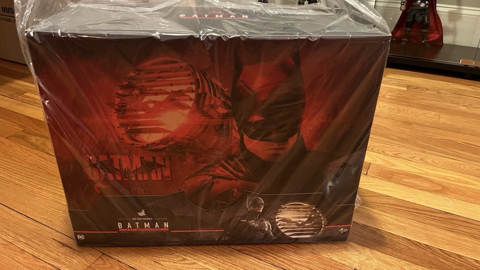 Sideshow Hot Toys The Batman With Bat signal MIB | eBay