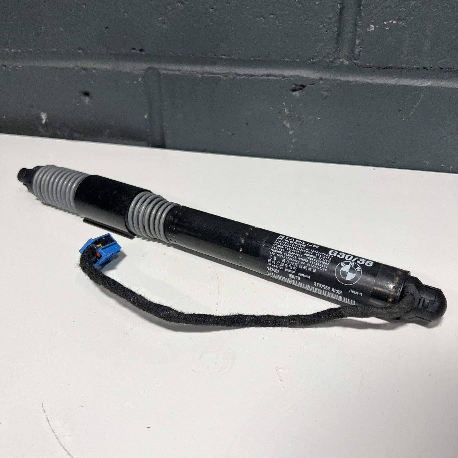 OEM BMW 17-23 G30 5-Series Trunk Lid RIGHT SIDE Lift Motor Strut Drive ...