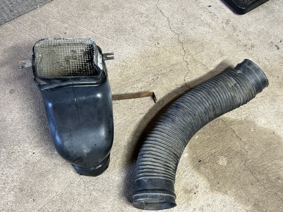 1995 Ford F-800 - Air Filter Cleaner intake tube - 429 lima engine d9ht ...
