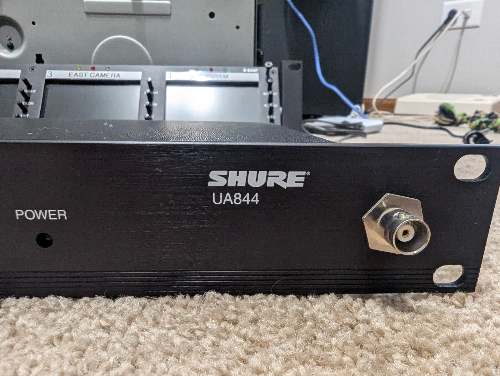 4x Shure ULXP4 G3 540-590MHz Wireless Microphone Receiver + Shure UA844 ...