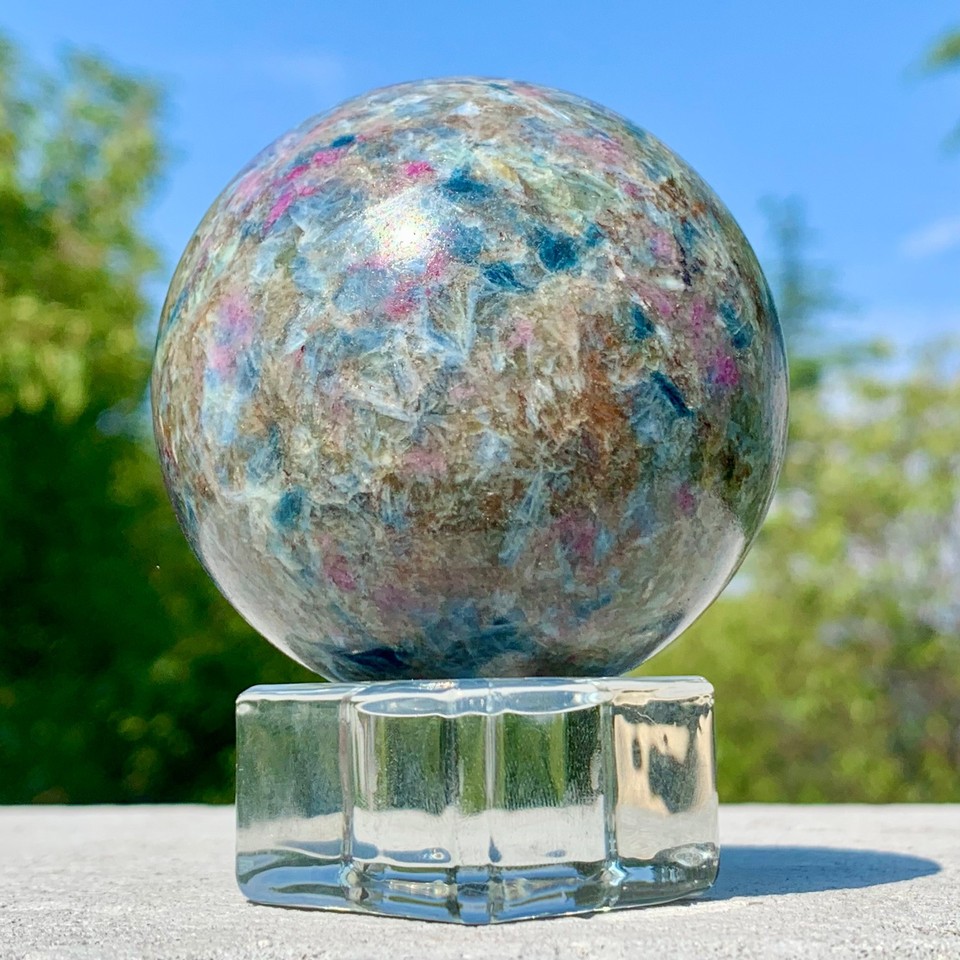 379G Natural Blue Sapphire And Ruby Sphere fluorescence effect Reiki ...