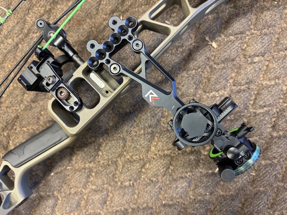 Mathews VXR 31.5 BOW 29" DRAW RH 60# W/ REDLINE SIGHT VAPOR TRAIL REST ...