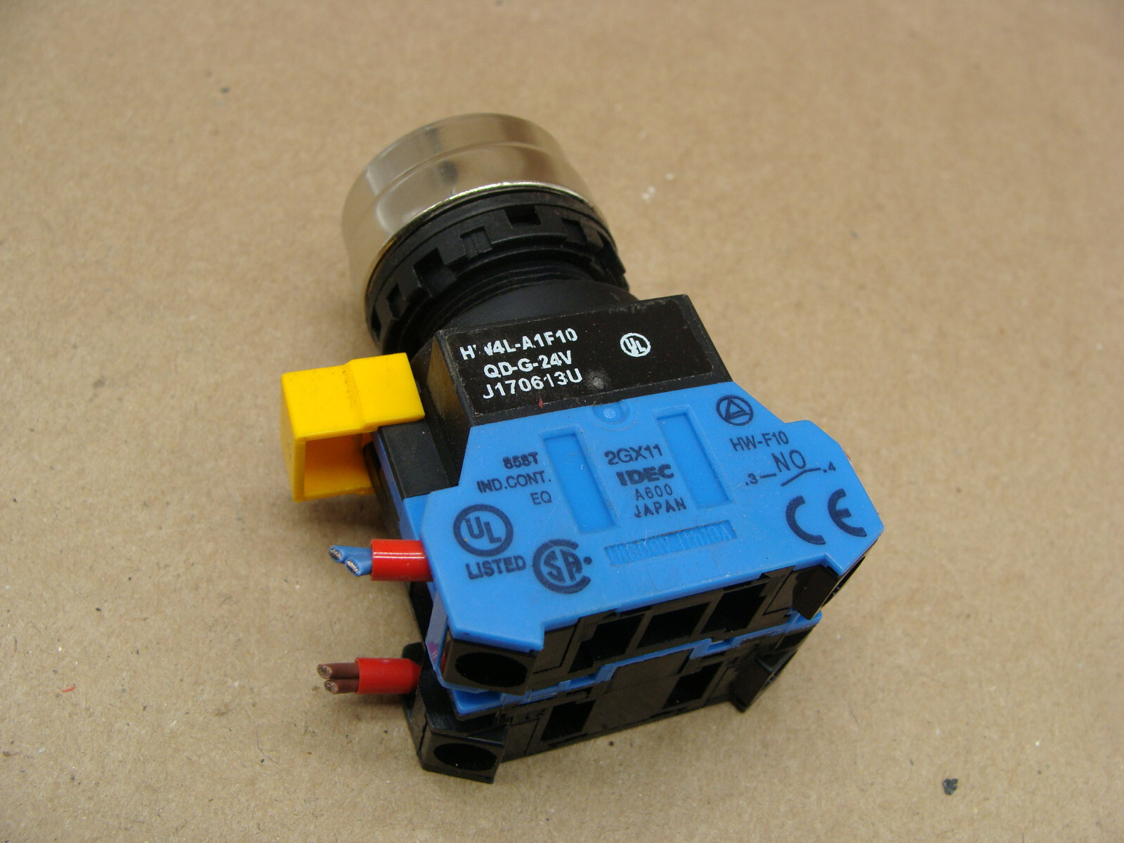 IDEC HW4L-A1FA0QD-G-24V GREEN PUSH BUTTON W/2GX11 SOCKET & HW-DA1F ...