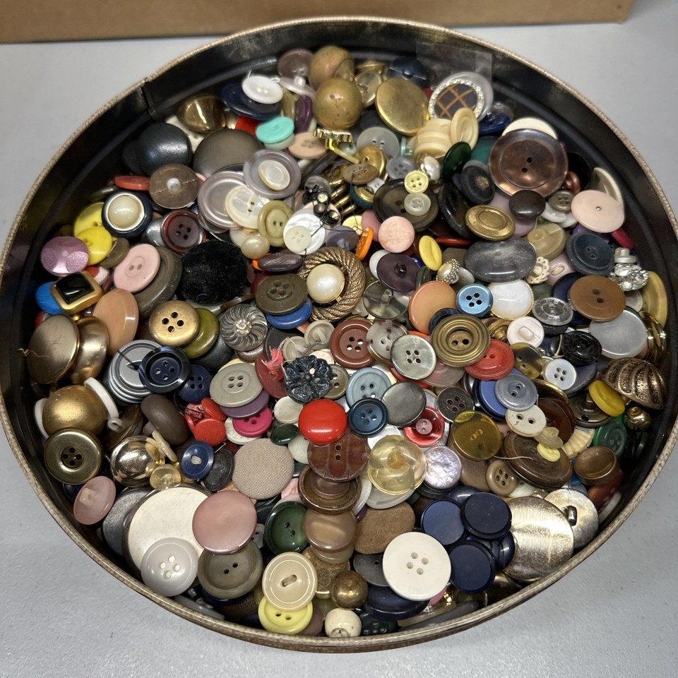 5+ lb lot buttons in Large Floral Tin. Plastic, Fabric, VI, Wood, MOP ...