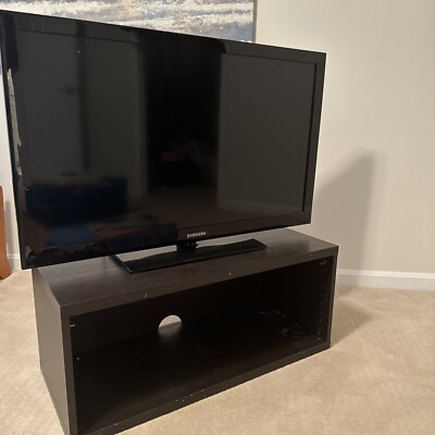 Samsung TV 40 Inch Flat Screen 1080p LCD HDTV With Stand Model ...