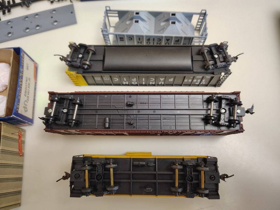 HO scale Lot of 7 Union Pacific UPFE Reefer Hopper, Boxcar Locomotive ...