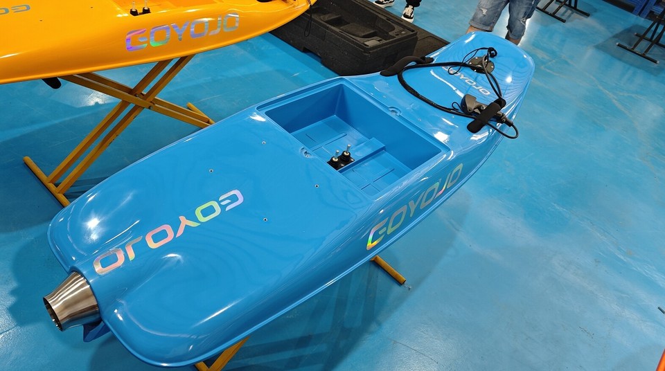 Jet Surfboard Electric Powered Paddle Board SurfBoard Spraying ...