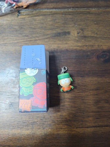 Kidrobot South Park Series 1 Zipper Pulls Kyle Broflovski 2/20 With Box ...