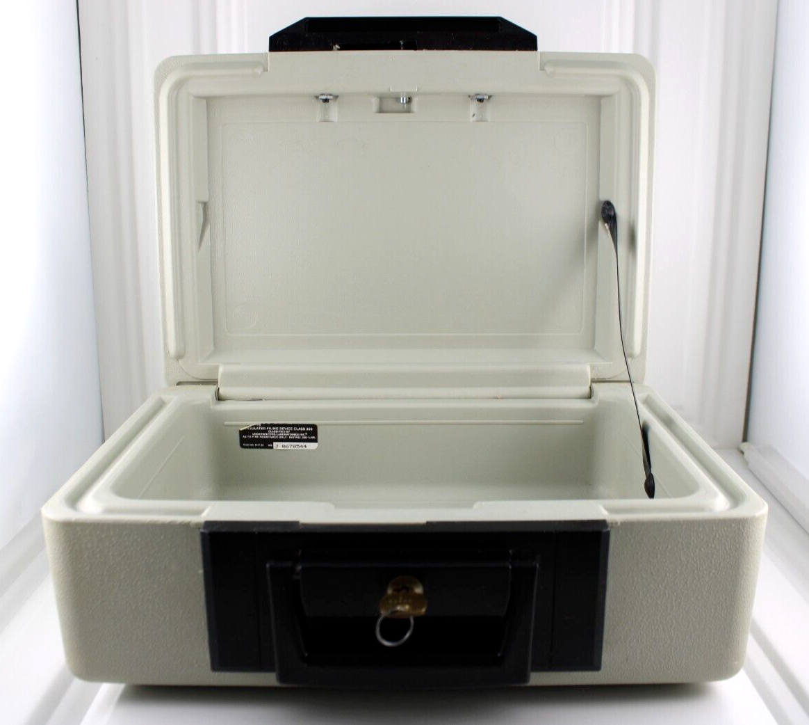 SENTRY 1100 FIRE SAFE FIREPROOF SECURITY CHEST PORTABLE WITH HANDLE W ...