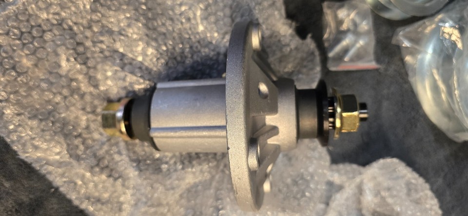 John Deere Spindles- Gy21098- LA100 LA110 LA115 LA120 LA125 42" 48 ...