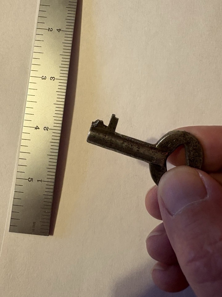 ANTIQUE P.O.D POST OFFICE DEPARTMENT PADLOCK USPS TRUCKS POD KEY-Broken ...