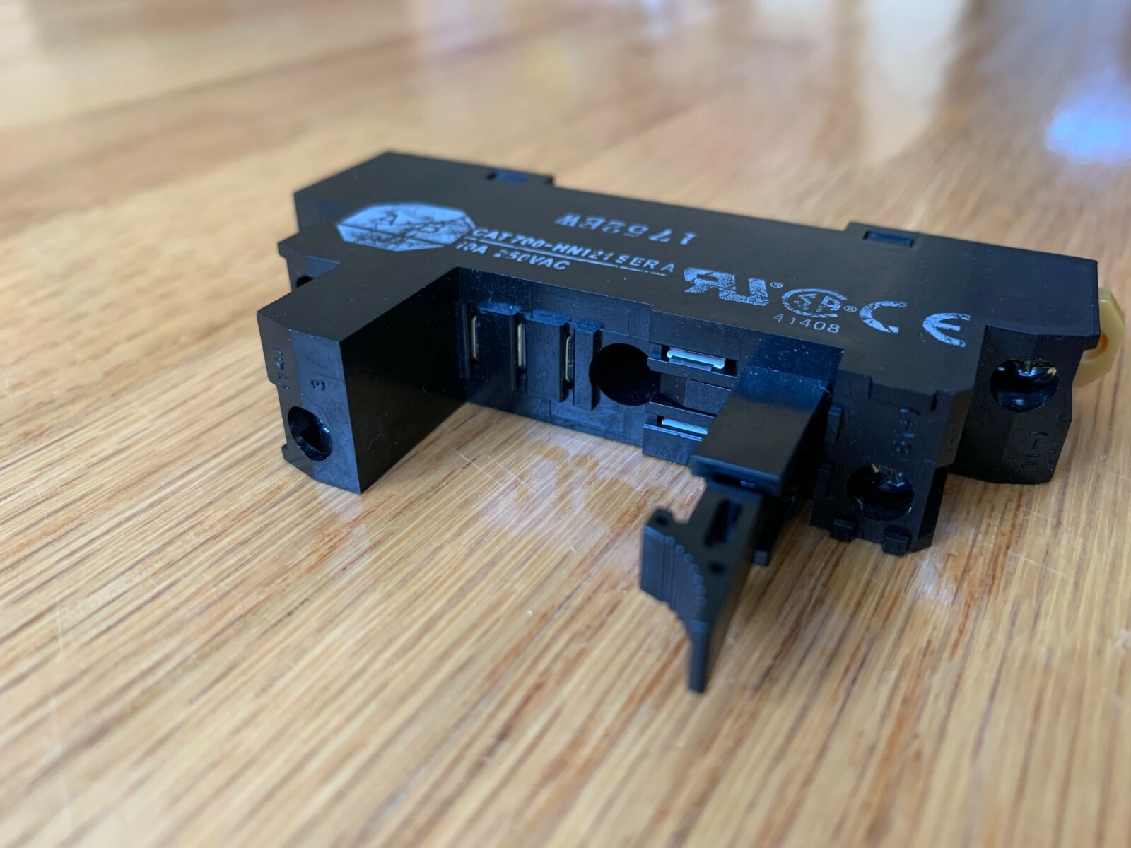 Allen Bradley relay base 5-blade Socket CAT: 700-HN121 SER. A, 10amp ...