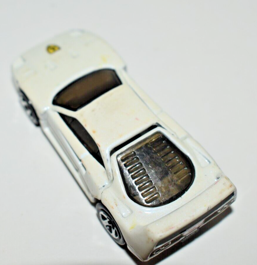 Hot Wheels 1988 White Ferrari F40 With Opening Trunk Made in Malaysia ...