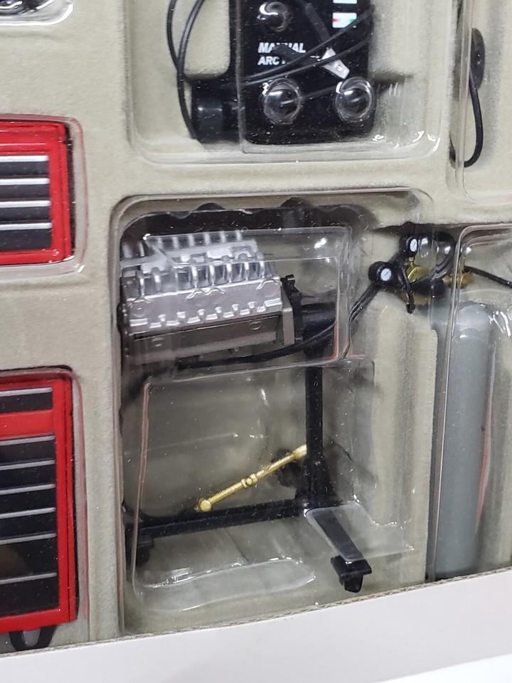 1/18 Scale Die-Cast GMP Garage Accessories Tool Kit Toolbox Compressor ...