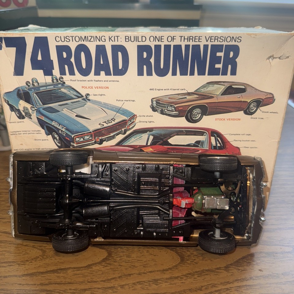 VINTAGE MPC 1974 PLYMOUTH ROAD RUNNER 1/25 SCALE MODEL CAR KIT WARNER ...
