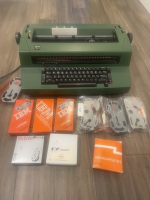 Typewriters & Word Processors - Correction Electric Typewriter