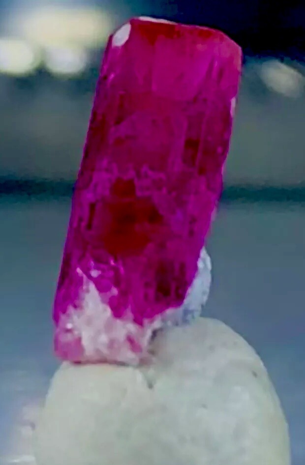 MESMERIZING PRIZED INTRICATE COLOR RED BERYL BIXBITE CRYSTAL RUBY RAW ...