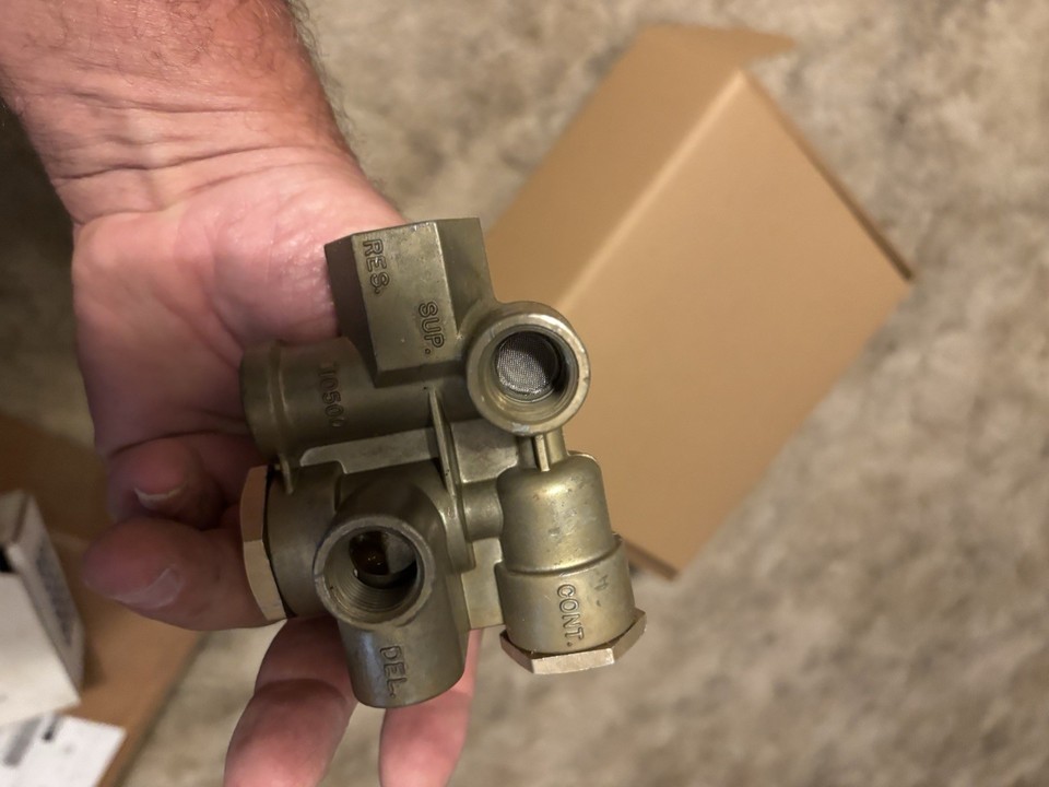 MERITOR BRAKE VALVE RELAY PART NUMBER RSL110500 | eBay