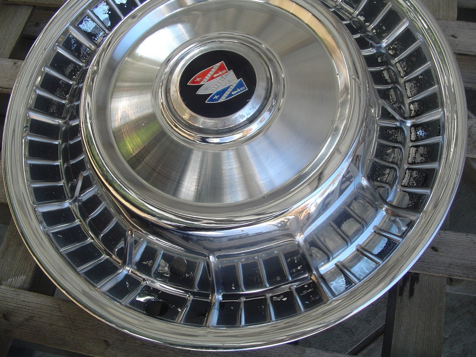 ONE 1957 BUICK ROADMASTER HUBCAP WHEEL COVER CENTER CAP ANTIQUE VINTAGE ...