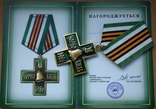 Medal for a liquidator Chernobyl - 2 Ukraine + clean document 2011 RRR ...
