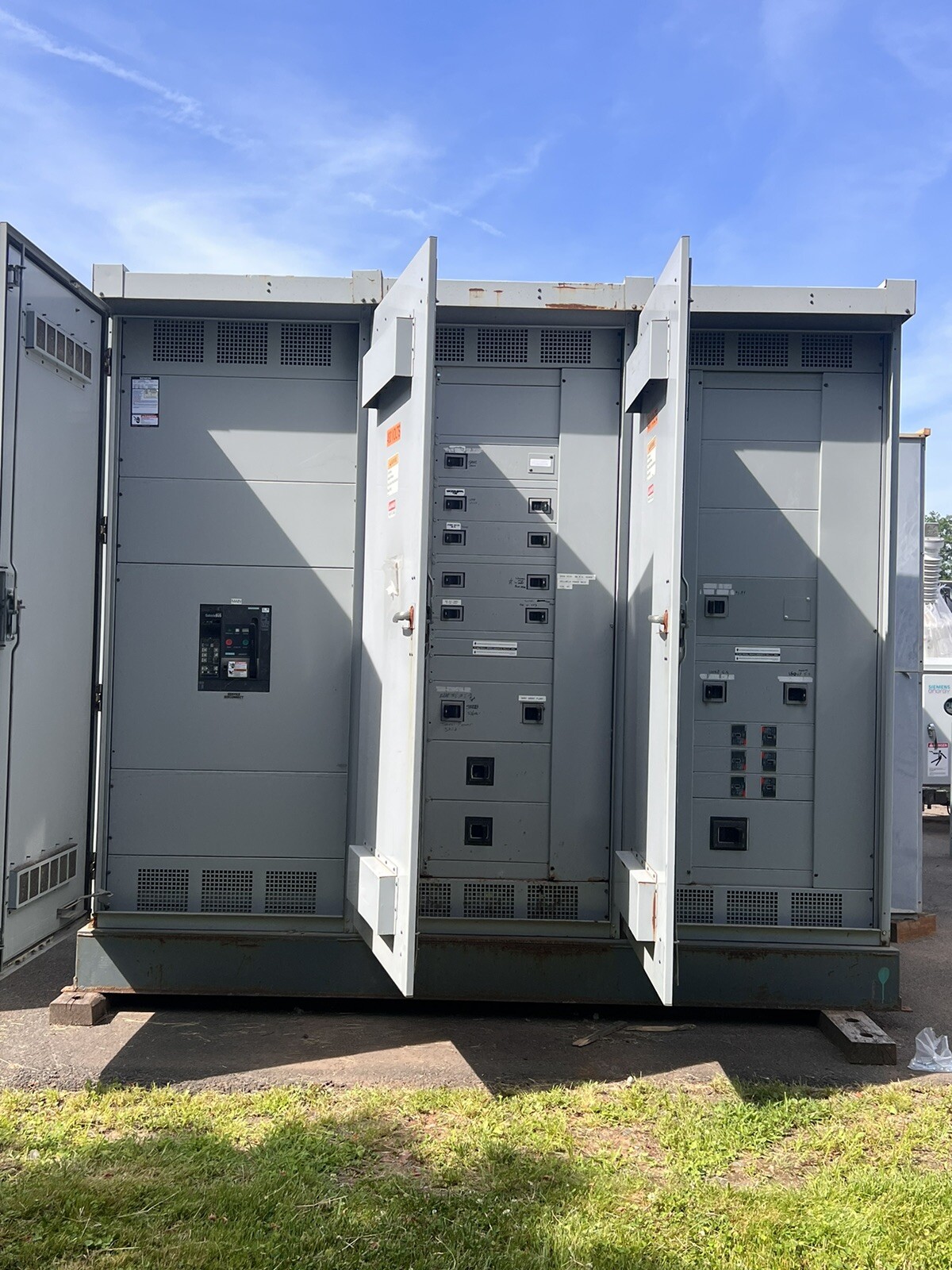 3000A SIEMENS SWITCHGEAR GFI MAIN 480/277v SWITCHBOARD 208/120V NEMA 3R ...