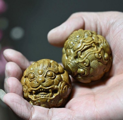A Pair Green Sandalwood Wood Carving Brave Troops Handball Gym Ball ...