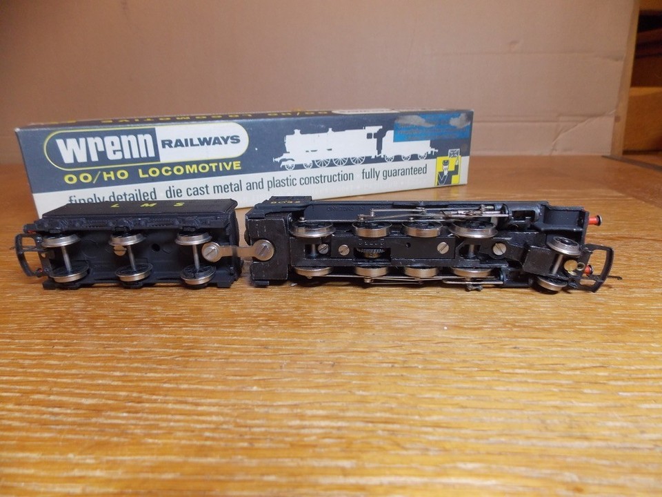 WRENN W2225 LMS 8F CLASS 2-8-0 LOCO No 8042 in LMS Black Livery. OO ...