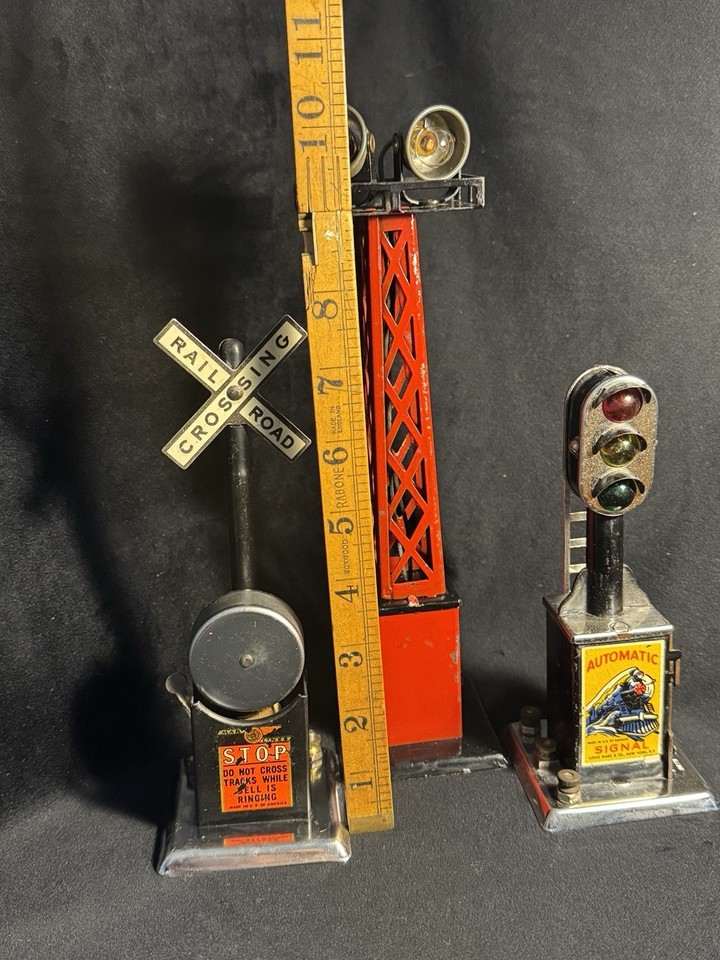 Vintage Marx Trains O Scale Lot Of 3- Searchlight Tower Red, Auto ...