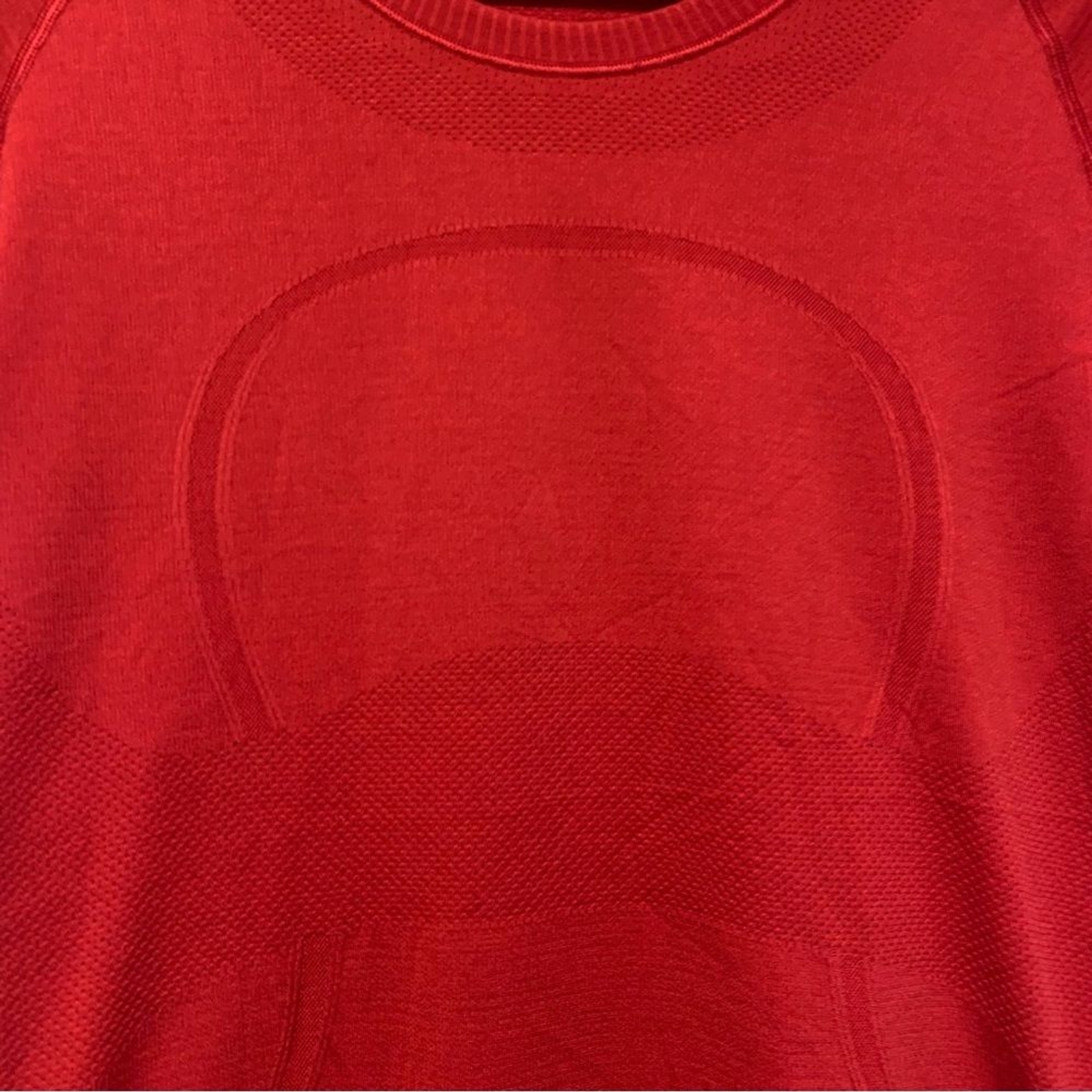 Lululemon red Swiftly Tech short sleeve crew tee size… - Gem