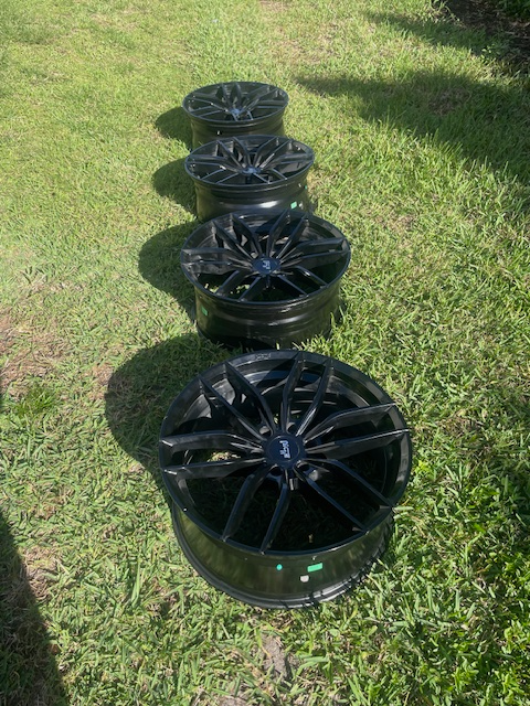 Niche M209 Vosso Gloss Black 4 Wheels combined: 22x9.5, 6x139.7/6x5.5 ...