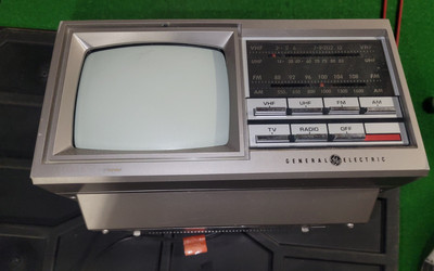 Vintage 1984 Television GE 7-7150B Portable CRT TV AM/FM Radio WORKS | eBay