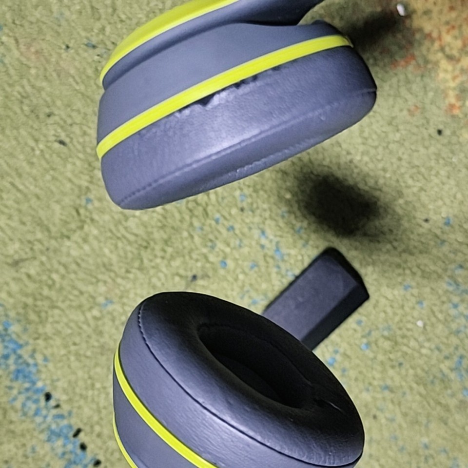 Beats Dre Solo2 Wireless On-Ear Headphones Green Defective One ...