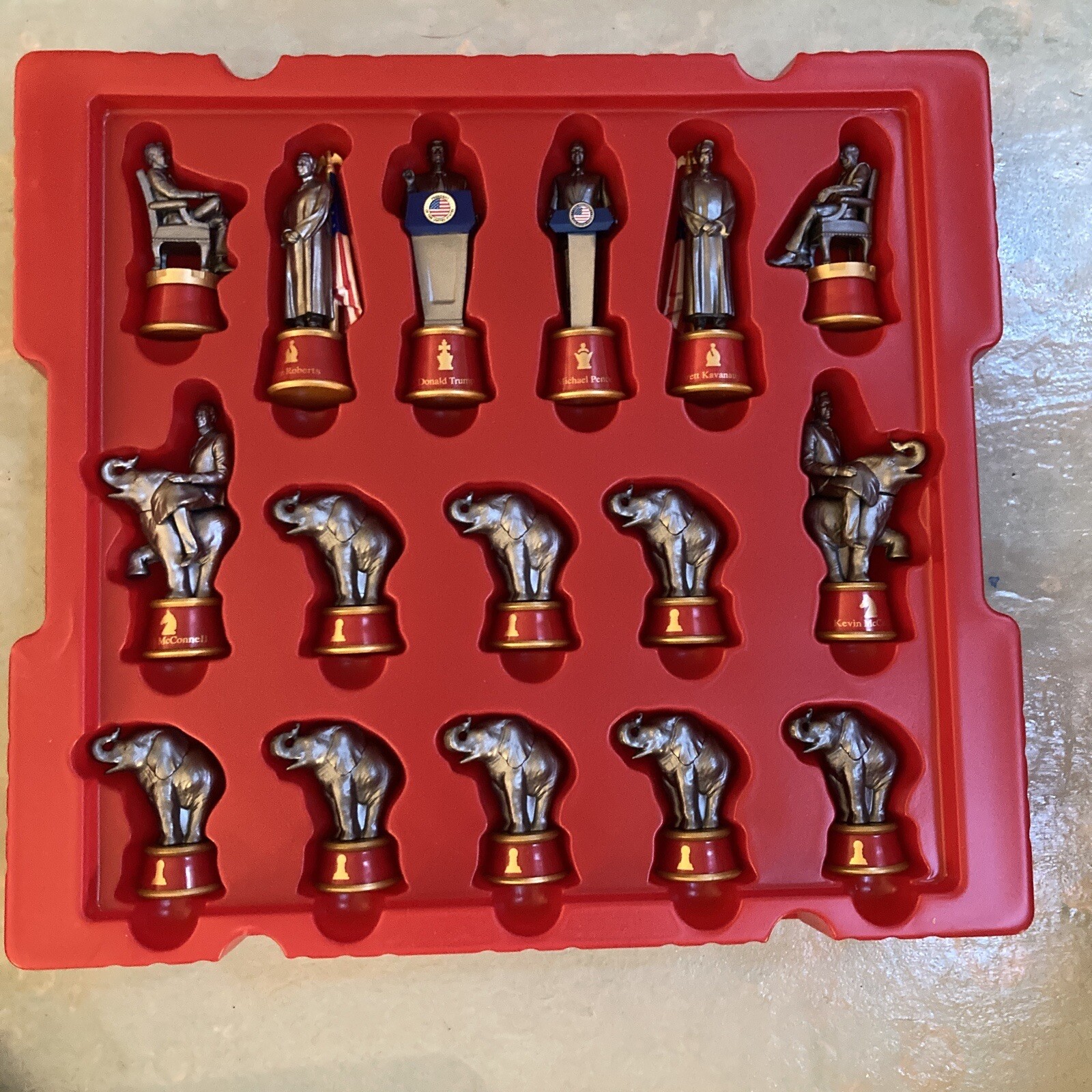2020 Battle for The White House Chess Set - REPUBLICAN PIECES TRUMP PENCE