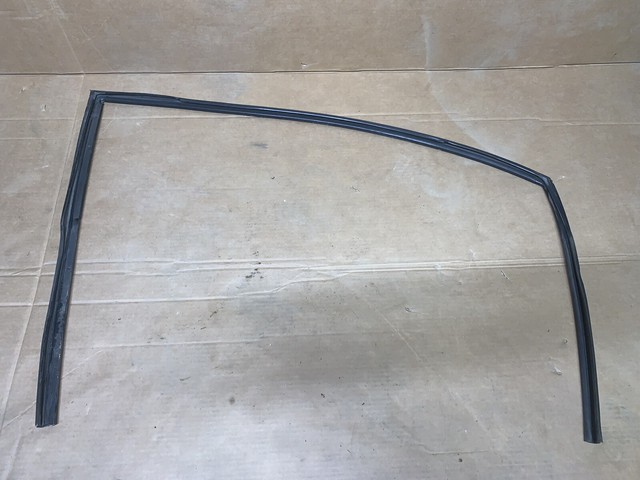 02-06 RSX RIGHT RUBBER SEAL AROUND TOP DOOR Acura GLASS WINDOW RH ...
