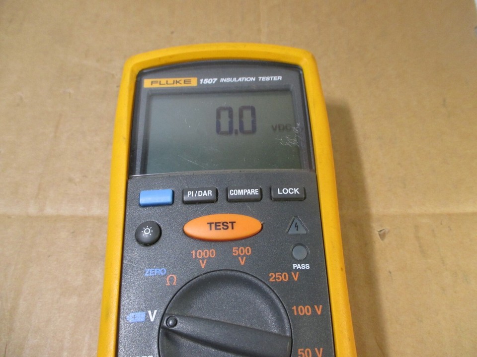 FLUKE 1507 INSULATION TESTER METER Multimeter W/ Leads, light scuffs on ...
