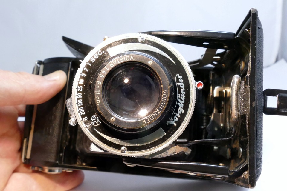 Voigtlander Bessa 6x9 Folding Medium Format Camera with 11cm f4.5 Lens ...