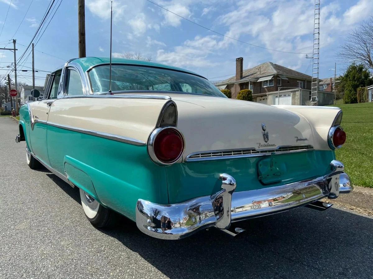 '55 Ford Crown Vic and Its Amazing Transparent Top