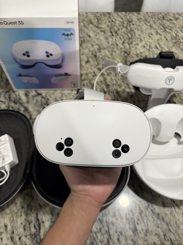 Oculus Quest 3S 128GB White Bundle with Batman: Arkham Shadow Game | eBay