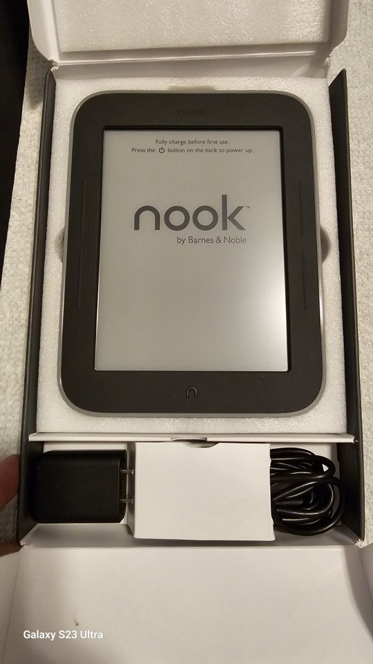 Barnes & Noble Nook 1st Edition 2GB, Wi-Fi, 6in - White/Gray FPOR READ ...